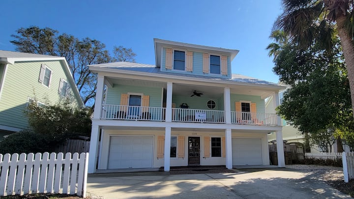1308 Lovell Avenue - Game Room - Hot Tub - Tybee Island, GA