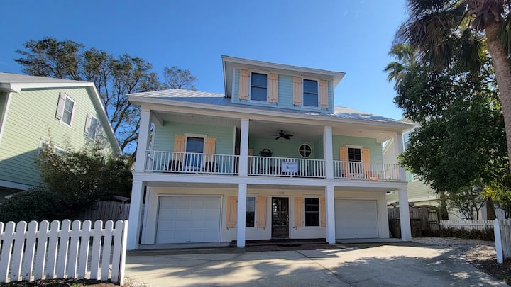 1308 Lovell Avenue - Game Room - Hot Tub - Tybee Island