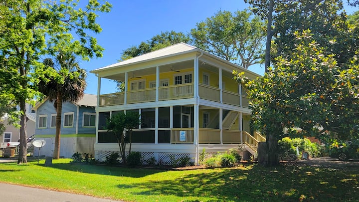 Old Magnolia House | Spacious, Walkable Location - Tybee Island, GA