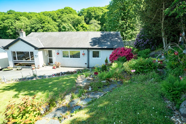 Mehefin | Pet Friendly Holiday Cottage In Harlech - Borth Y Gest