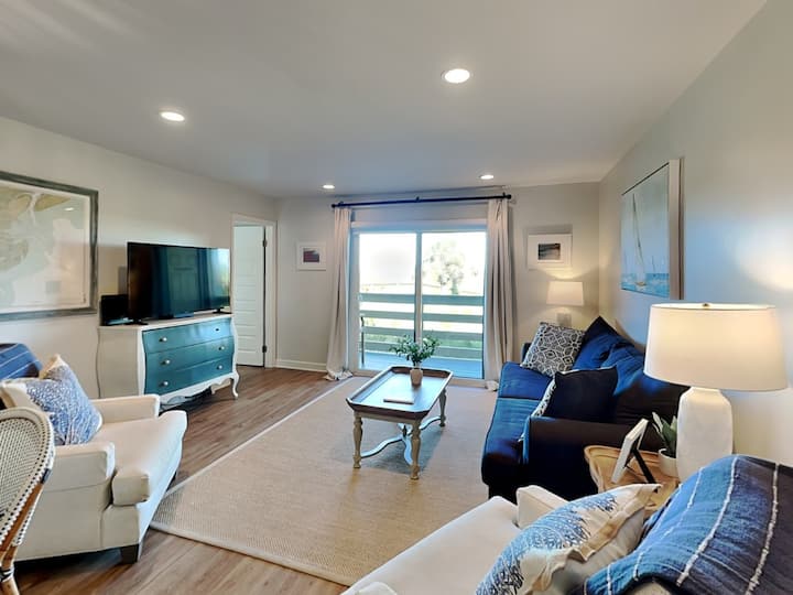 Cozy Vibes & Stunning Views + Community Pool, Beach Access! - Tybee Island, GA