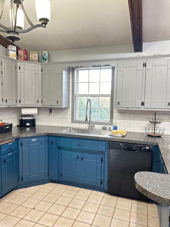 5br Home W/ Crafting Space, Fire Pit & Grill - Alexandria, MN