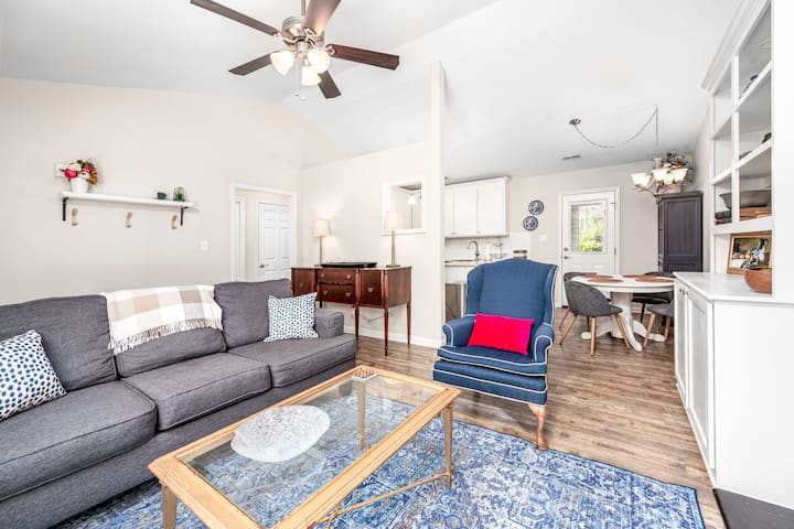 Cozy Pet-friendly Home In Five Points Raleigh - Raleigh, NC