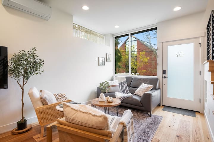 Chic 3 Br Retreat With Parking Near Lake Union - Seattle