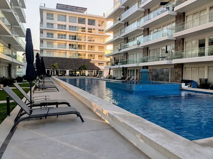 2br Direct Pool Access, 5 Min From The Beach - Nuevo Vallarta