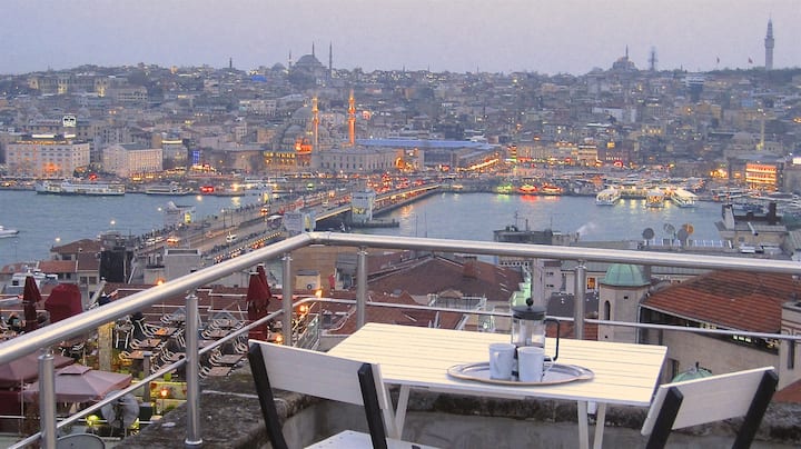 Cosy Charm & Breathtaking Terrace Views - Istanbul