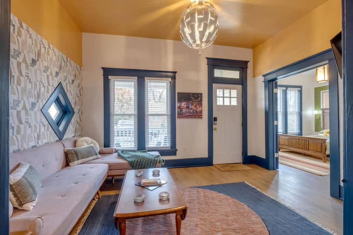 Retro In Music City 3-br/2-ba, 1 Mile To Broadway - Nashville, TN