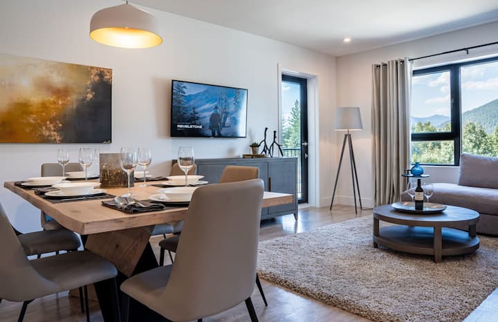 The Stoke Stopover - Revelstoke Condo With Hot Tub - Revelstoke
