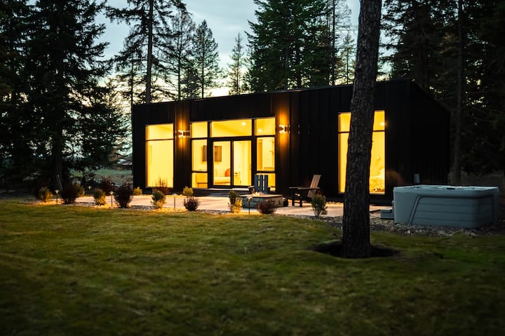 Teakettle-modern-close To Glacier, Skiing - Glacier National Park