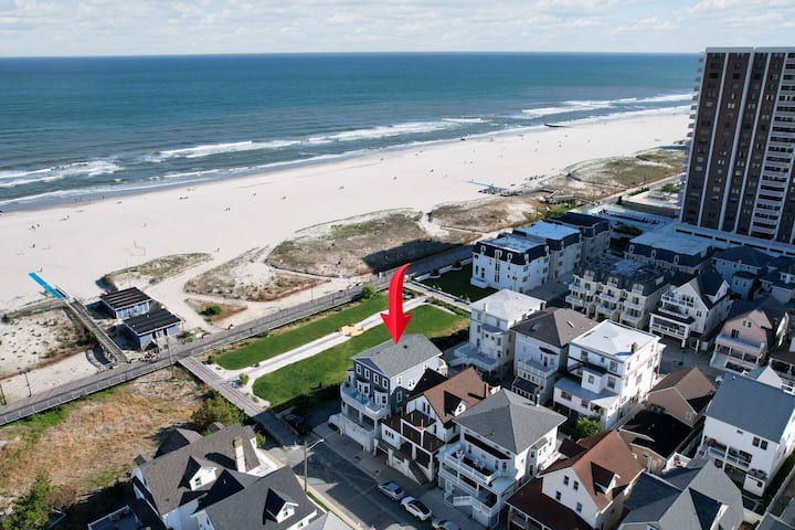 Premier Oceanfront Beach Pad – 9br - Atlantic City, NJ