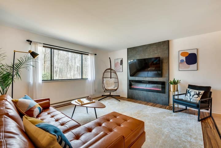 Serenity Grove Game Room Fire Pit Dog Friend - Pocono Pines, PA