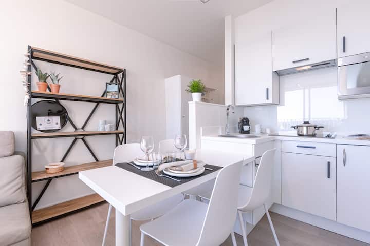 Huswell - Stylish Studio | Steps From Beach & Sea - Nieuwpoort