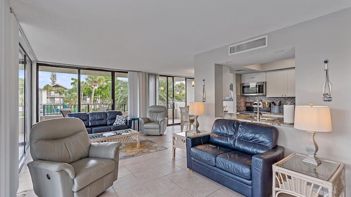 Across From Main Beach Access, Pool, Tennis - Siesta Key, FL