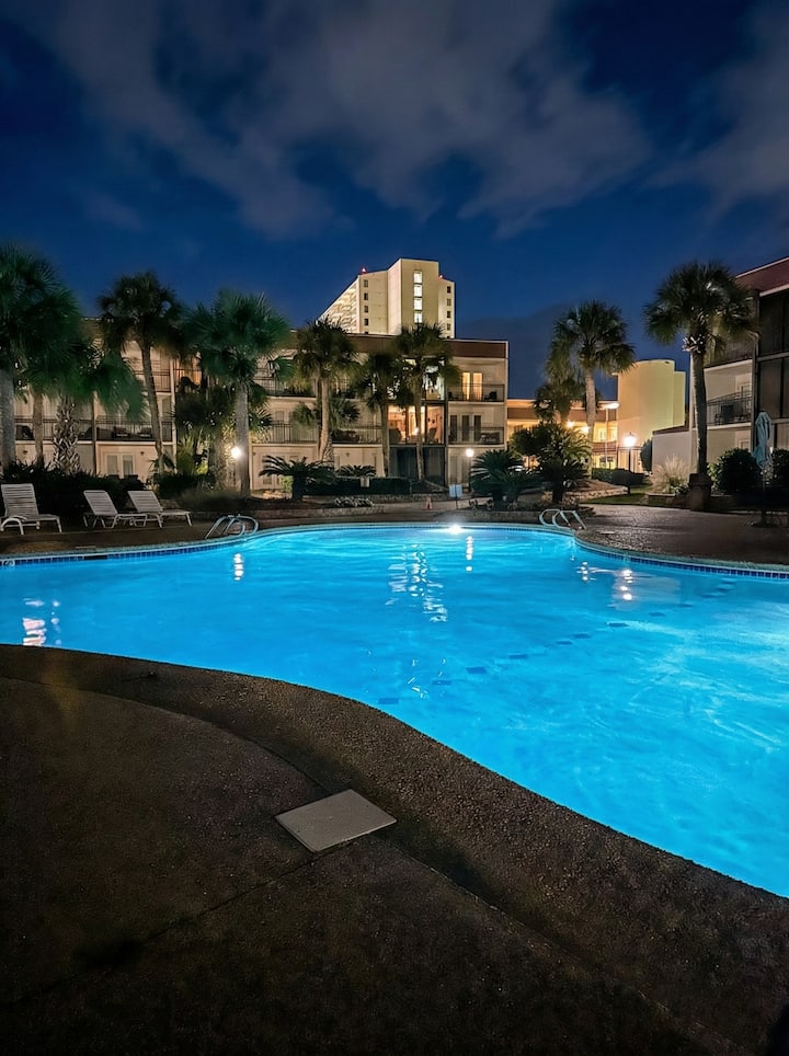 Resort-style Condo With Pool, Walk To Beach - Biloxi, MS