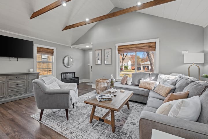 Mission Outlook - Gorgeous Home + Pet Friendly - Mission, KS