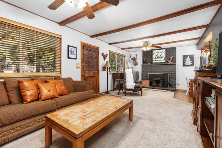 Smoke Tree | Freshly Remodeled, Cozy & Charming - Shaver Lake, CA