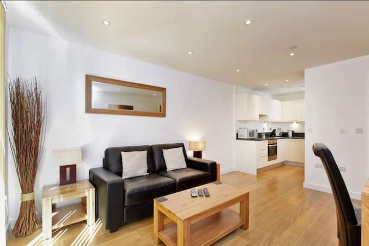 London In 15 Mins - 15 Mins To Heathrow Airport - Slough