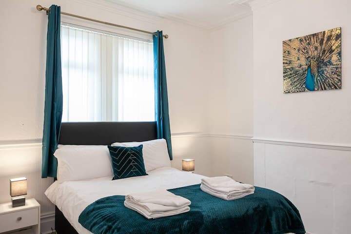 Stay Comfortable-city Centre-spacious 4 Bed House! - Stoke-on-Trent