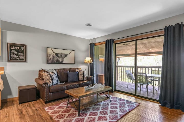 Beautiful Views! King Bed, 1 Mile To Silver Dollar - Reeds Spring, MO