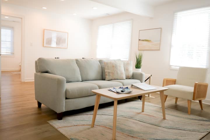 Updated Home Walkable To Oceanfront! - Virginia Beach, VA