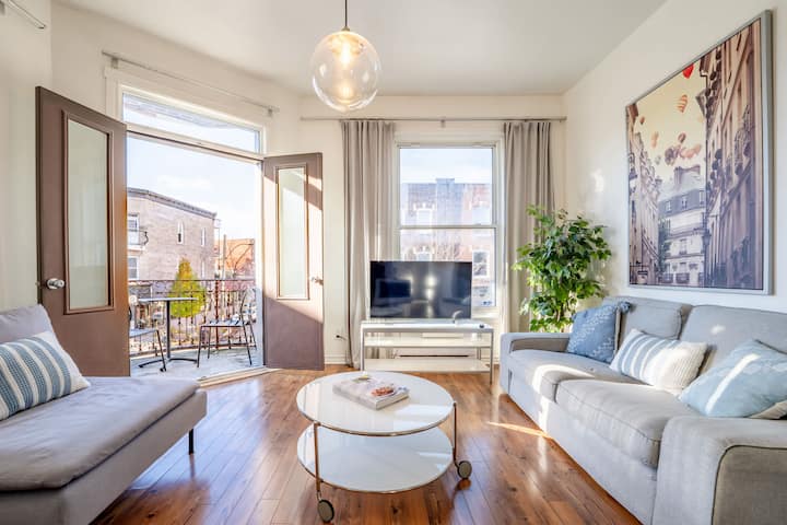 Mont-royal Stay | Balcony + Ac | Walk Everywhere - Montreal
