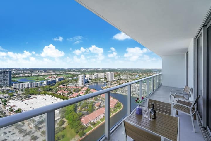 Grand Luxury One Bedroom Spectacular Views - Hollywood, FL