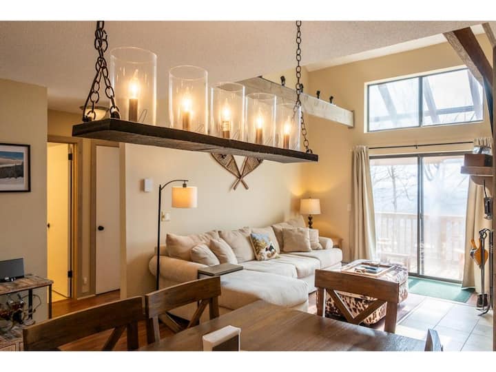 Trailside Bliss 2br Ski-in/ski-out, Views Sleeps 8 - Ludlow, VT