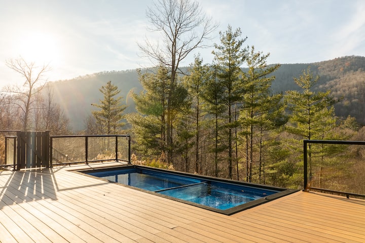 Fawn Hill: Elevated Log  Cabin W/ Year-round Pool - Phoenicia, NY