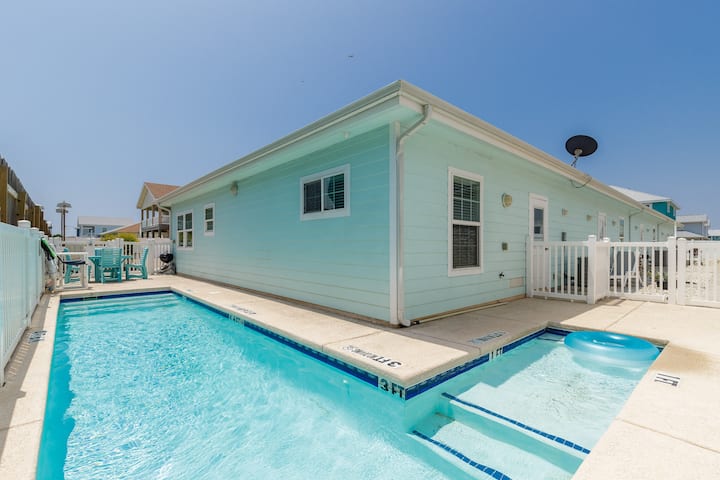 Cozy 2 Bedroom, Pets & Community Pool - Port Aransas, TX