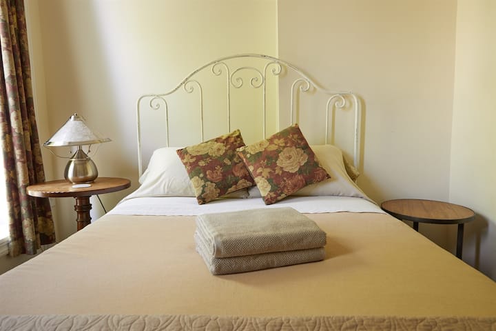 Artist Home Suite (3 Min To Train) - Apt 1 - Brooklyn, NY