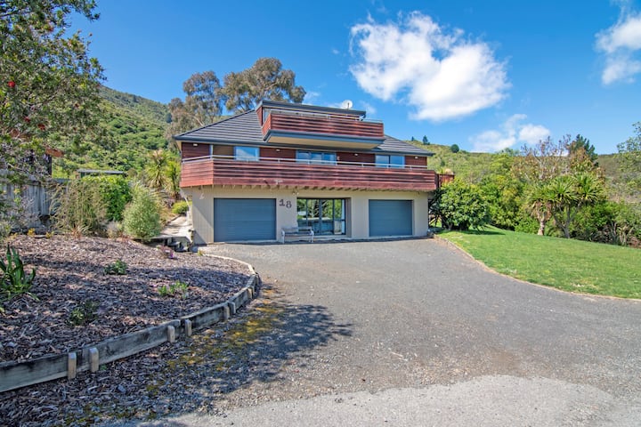 Waimarama Hideaway - Waikawa Holiday Home - Picton
