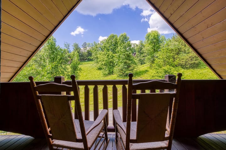 Bridgewood Cabin By Bear Camp - Pigeon Forge, TN