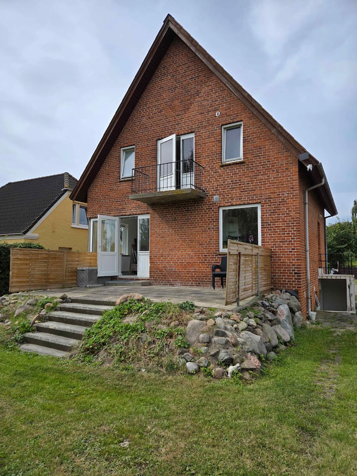 Cozy Townhouse Near Beach, Harbor, And Lalandia - Rødby Sogn
