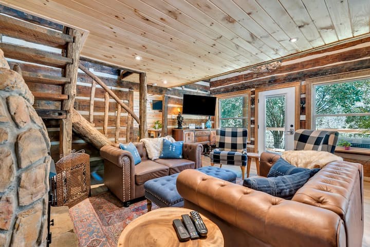 Historic Waterfront Lodge On 2 Acres - Cosby, TN