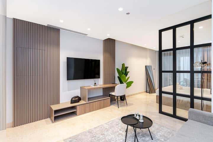 Urban Elegance: New Studio Near Dubai Mall & Burj - Dubai