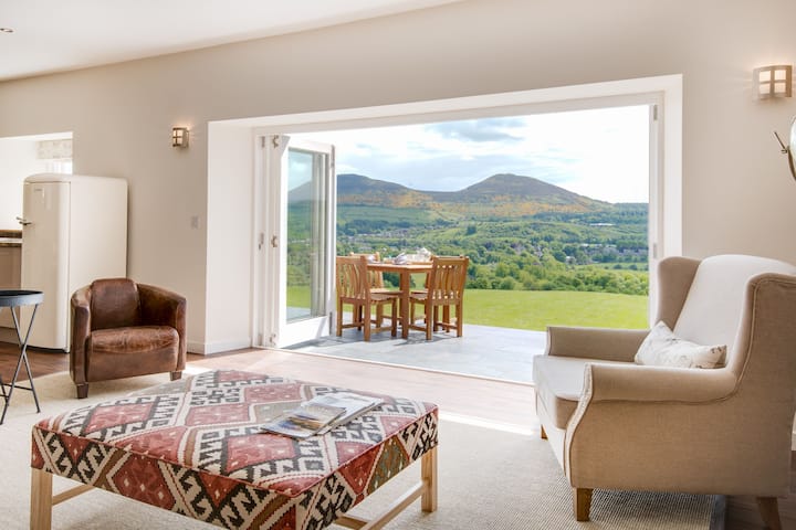 Smiddy Holiday Cottage - Melrose