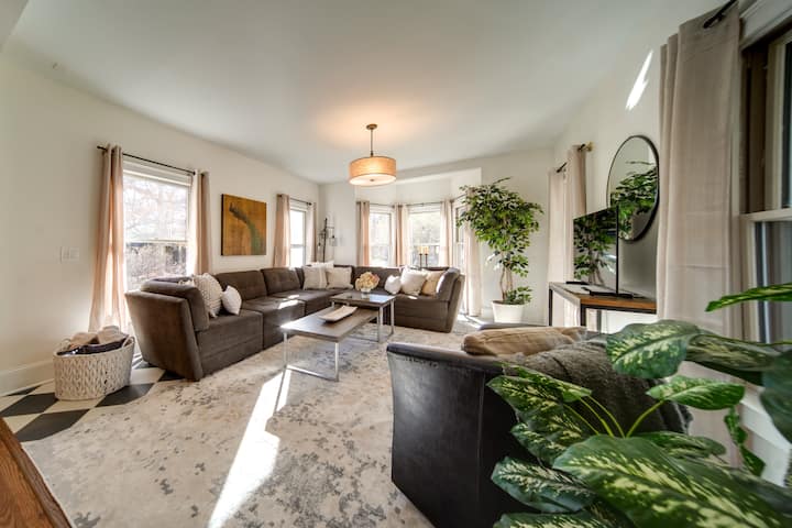 Peninsula Paradise - Walk To Hiking & Shopping! - Peninsula, OH