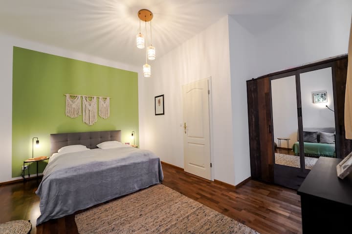 Colorful Central Family Apartment With 2 Bedrooms - Vienna