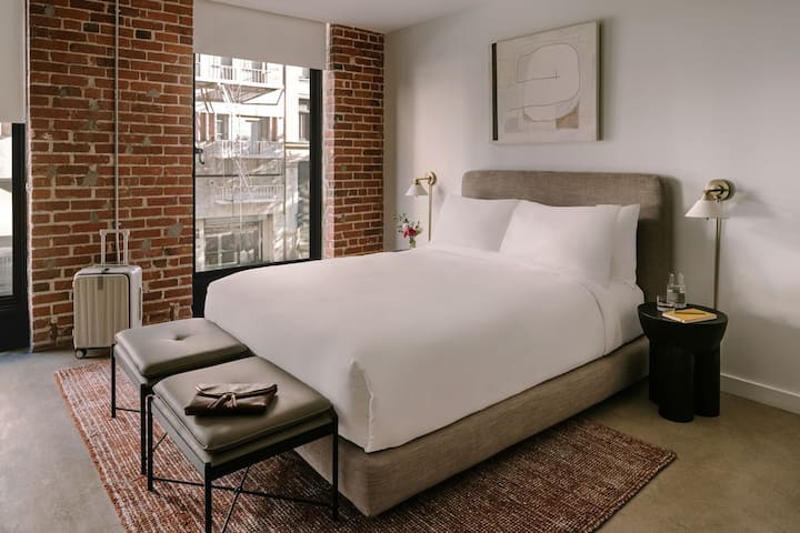 Sonder The Winfield | Queen Studio Apartment - Downtown - Los Angeles