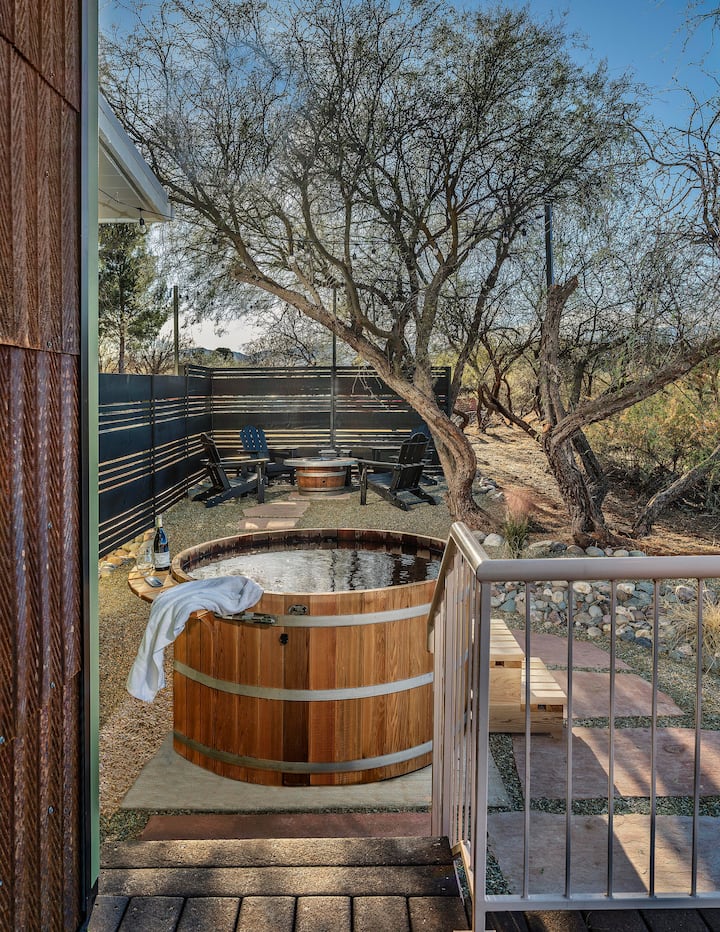 Tu'nlii House: Fall Colors, Creek & Hot Tub Magic - Cottonwood, AZ