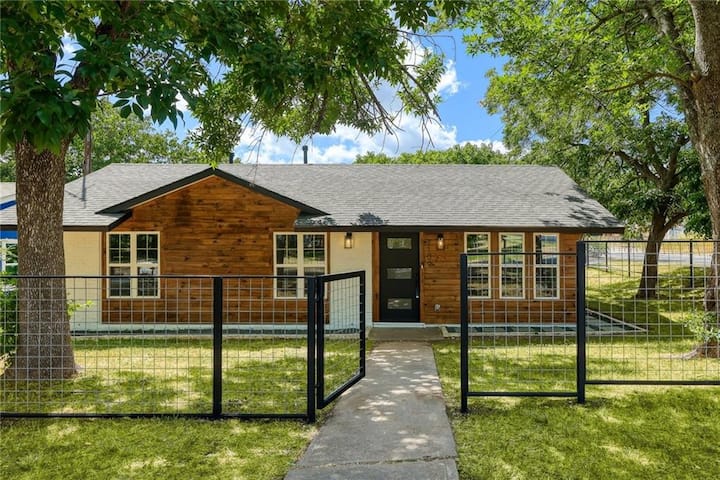South Austin Modern Home.great For Long Term Stays - Austin, TX