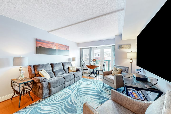 2br With Pool, Balcony & W/d - Dewey Beach, DE