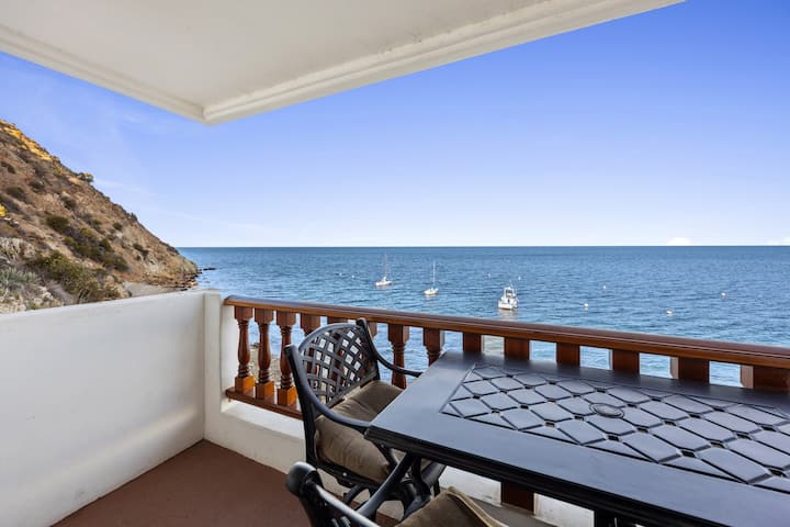 H1070: Beautiful Villa With Views, No Steps, Cart - Avalon, CA