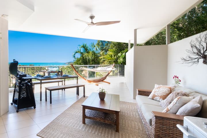 Picture Perfect On Azure - Airlie Beach