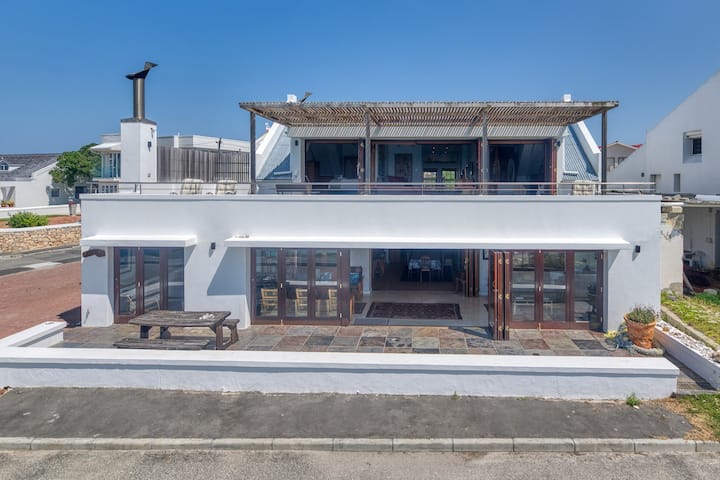 Op Die Hoek In Arniston - Arniston