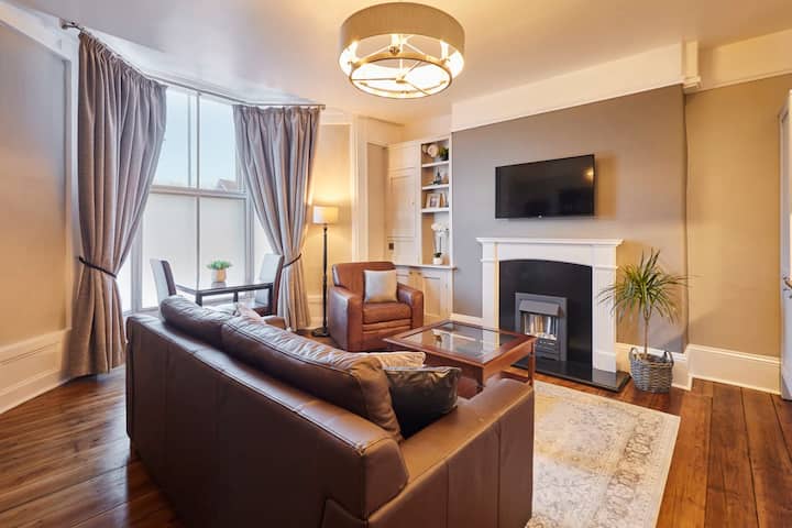 Host & Stay | Endeavour Sails - Whitby