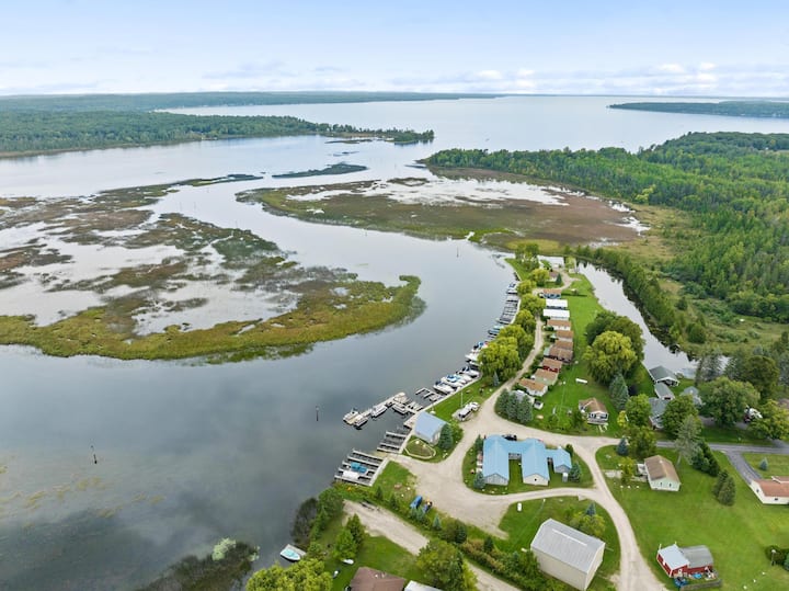 Indian River Home Nestled In The Woods - Indian River, MI