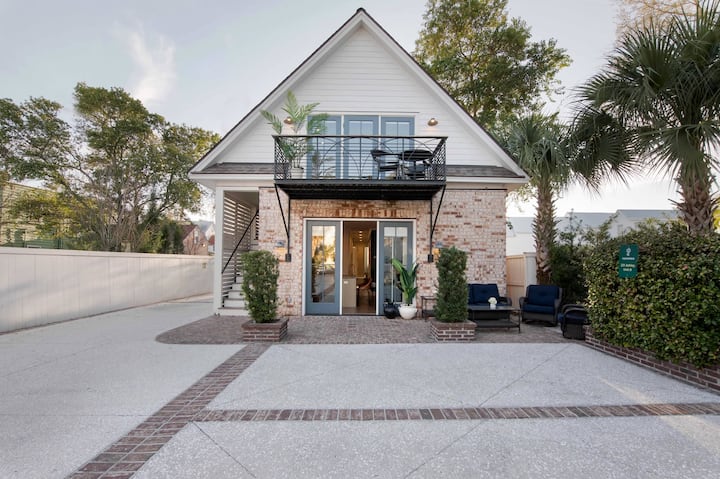 The Chapel | 8br Charleston Charmer - Walkable! - Charleston, SC