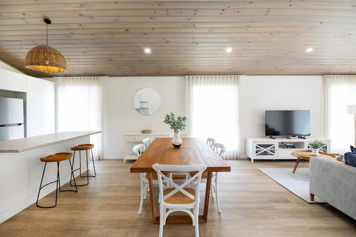 Kaia's Beach Retreat - Lake Conjola