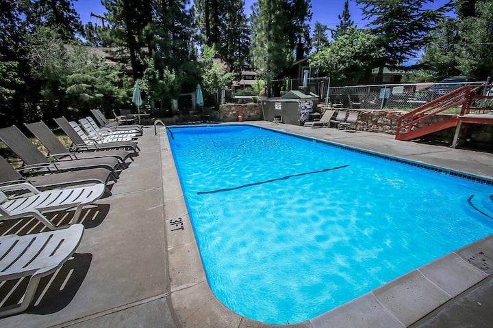 Little Pines Couples Lakeside Cottage At Big Bear - Big Bear Lake, CA